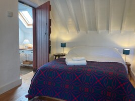 Quarto Duplo | Lençóis de algodão egípcio, Wi-fi grátis, roupa de cama fornecida 