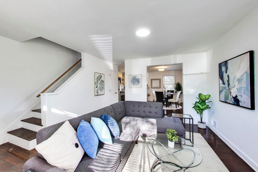 Welcoming 4bed Townhome In Dc 8 Minute Walk To Metro Train Station - Orange Line - Hyattsville, MD