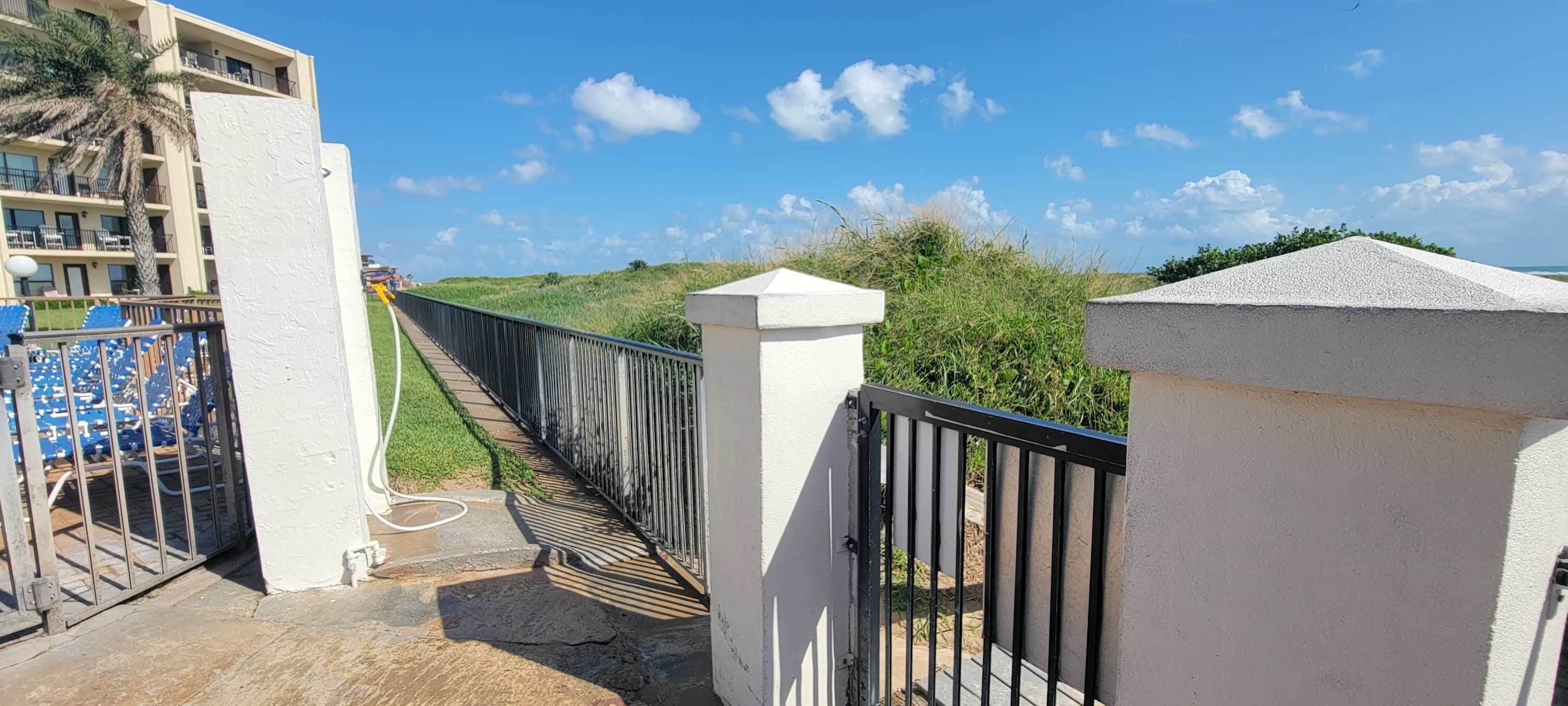 Apartamento, várias camas, varanda, vista para a piscina (Saida Towers #3305) | Terrenos do alojamento