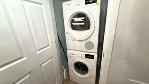 Apartamento, várias camas, varanda, vista para a piscina (Saida Towers #3305) | Lavandaria