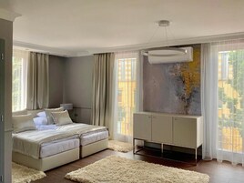 Apartamento Deluxe, Vista para a cidade | Secretária, Wi-fi grátis