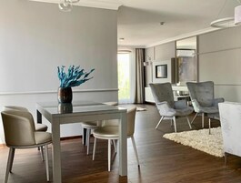 Apartamento luxo, vista para a cidade | Opções para refeição