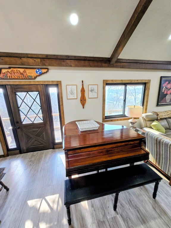 Sleeps 9 · 3 King Suites · Ridgetop Farm Views · Dog Friendly - Knoxville, TN