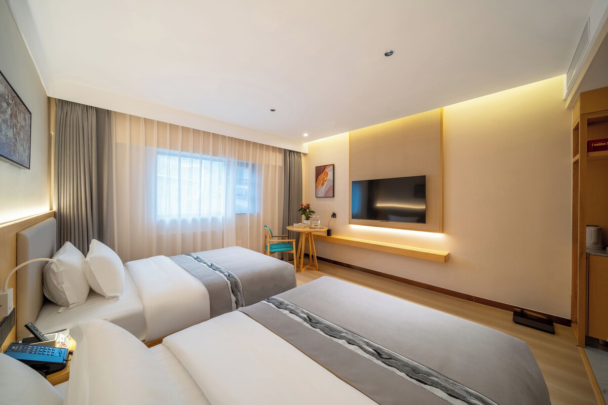 Quarto Twin Comfort, Vista para a cidade | Roupa de alta qualidade, camas de colchão viscoelástico 