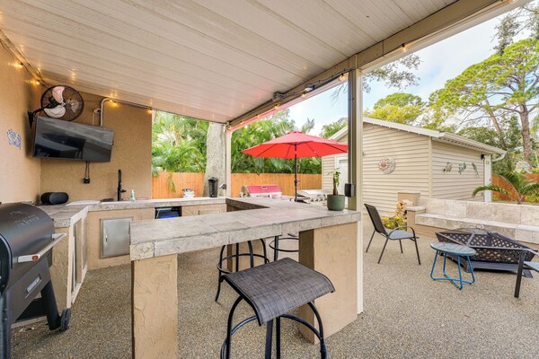 2 Mi To Madeira Beach: Quiet Casita W/ Shared Pool - Redington Beach, FL