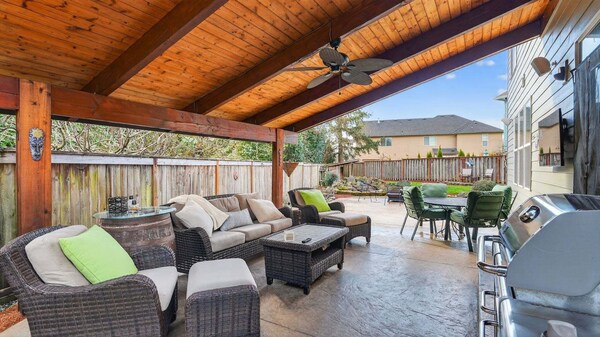 Keizer Retreat Firepit + Near Salem & Wineries - Silverton, OR