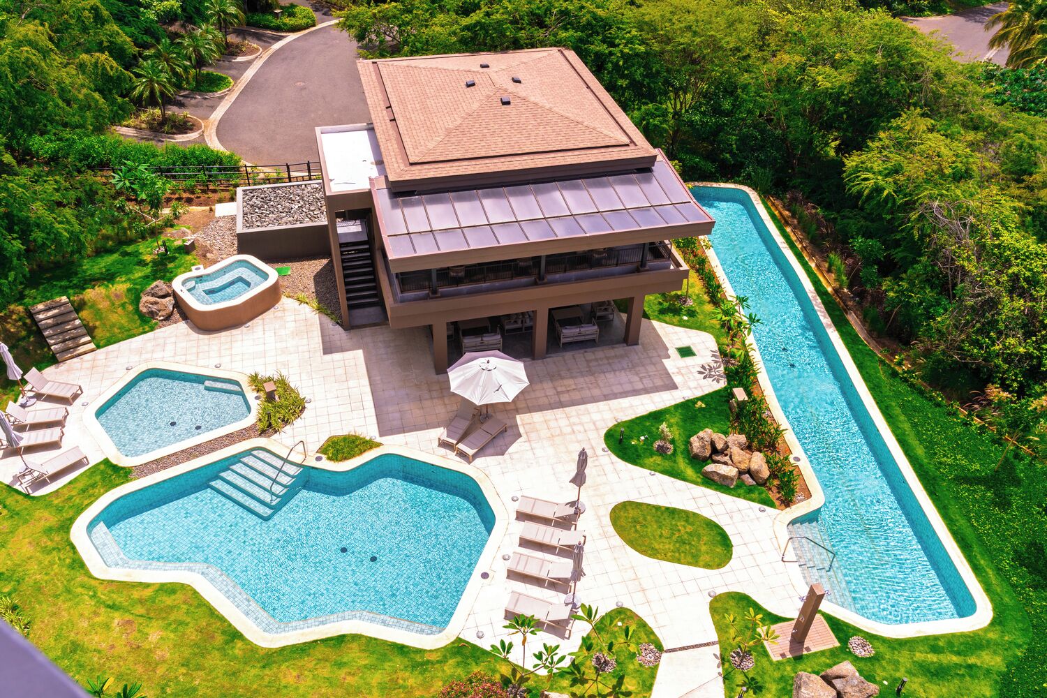 2 piscinas exteriores 