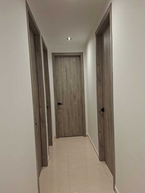 Apartamento luxo, sacada, vista para a cidade | Parte interna