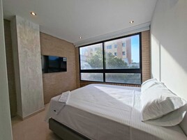 Apartamento Deluxe, varanda | Lençóis de algodão egípcio, roupa de alta qualidade 
