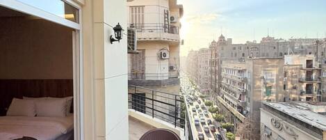 Quarto casal luxo, sacada, vista para a cidade | Terraço/pátio