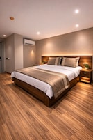 Quarto Duplo de Luxo, 1 quarto, Vista para a cidade | Secretária, secretária adequada para computadores portáteis