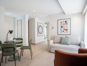 Apartamento grand | Área de estar | Smart TV 50 polegadas com canais digitais