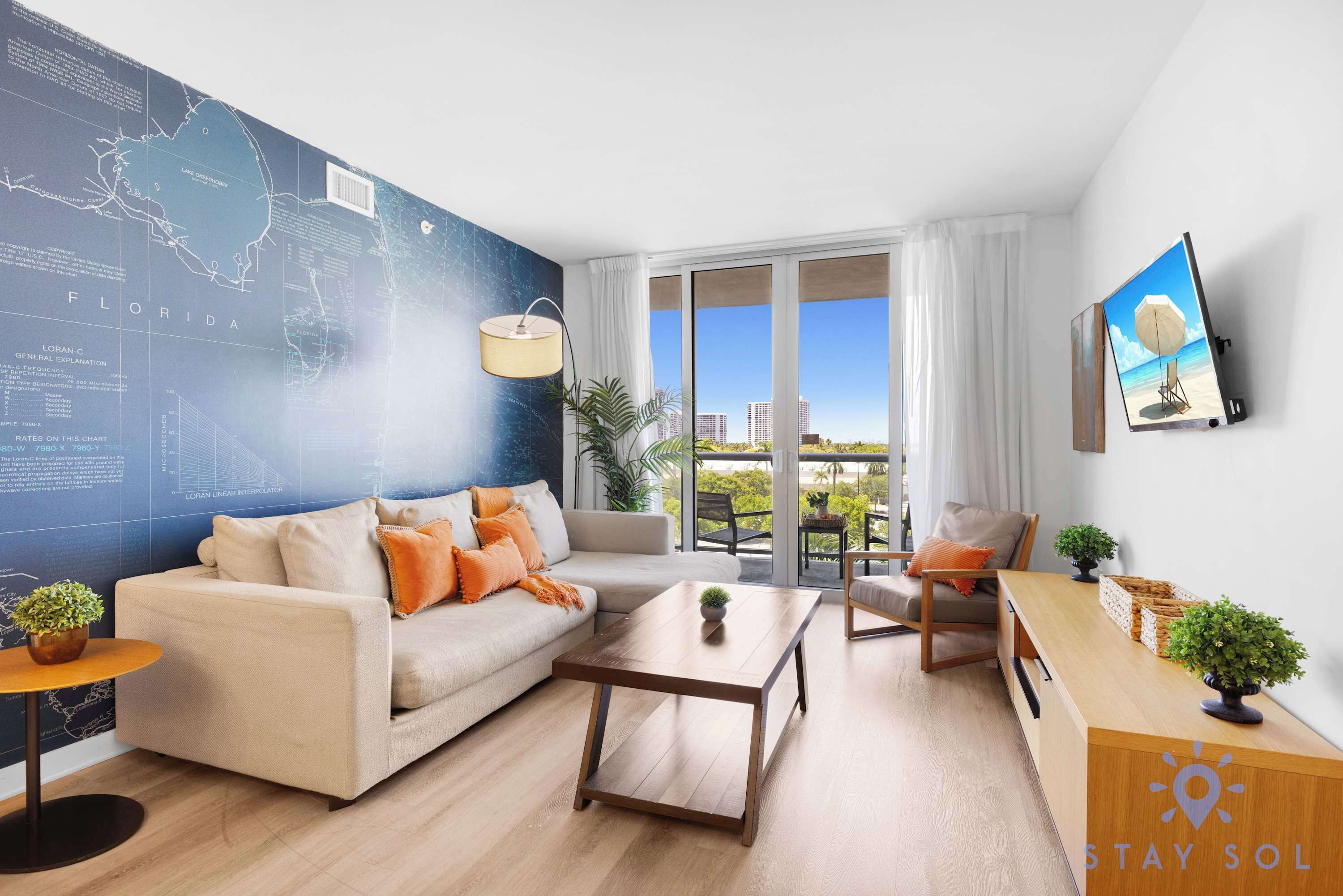 Amazing Apt W/ Private Balcony + Gym + Pool - Hallandale Beach, FL