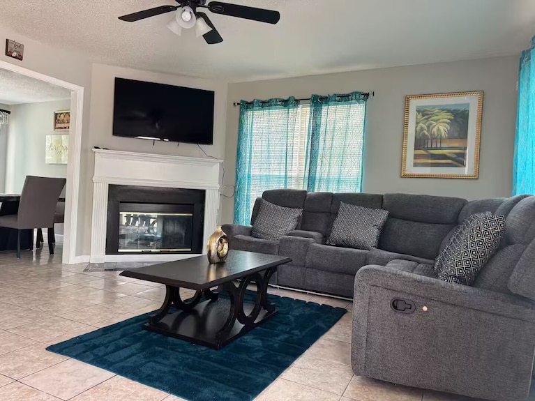 3-bedroom House In Gorgeous Riverdale With Cool Ac - Riverdale, GA