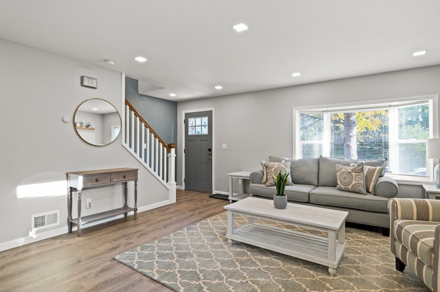 Spacious 4 Bedroom Home Sleeps 8 Private Yard Near Hopitals Free Parking - Albany, NY