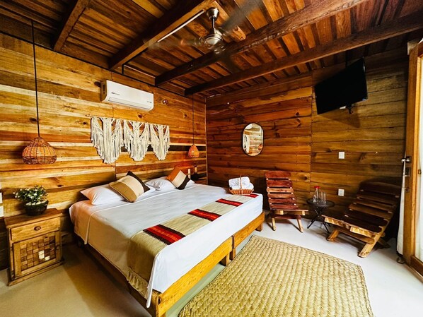 Quarto Comfort | Secretária, secretária adequada para computadores portáteis