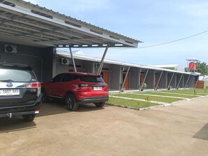 Quarto Duplo Deluxe, 1 cama queen-size, pátio | Terrenos do alojamento