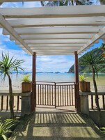 Na praia, areia branca 