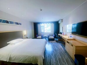 Quarto casal standard, vista para a cidade