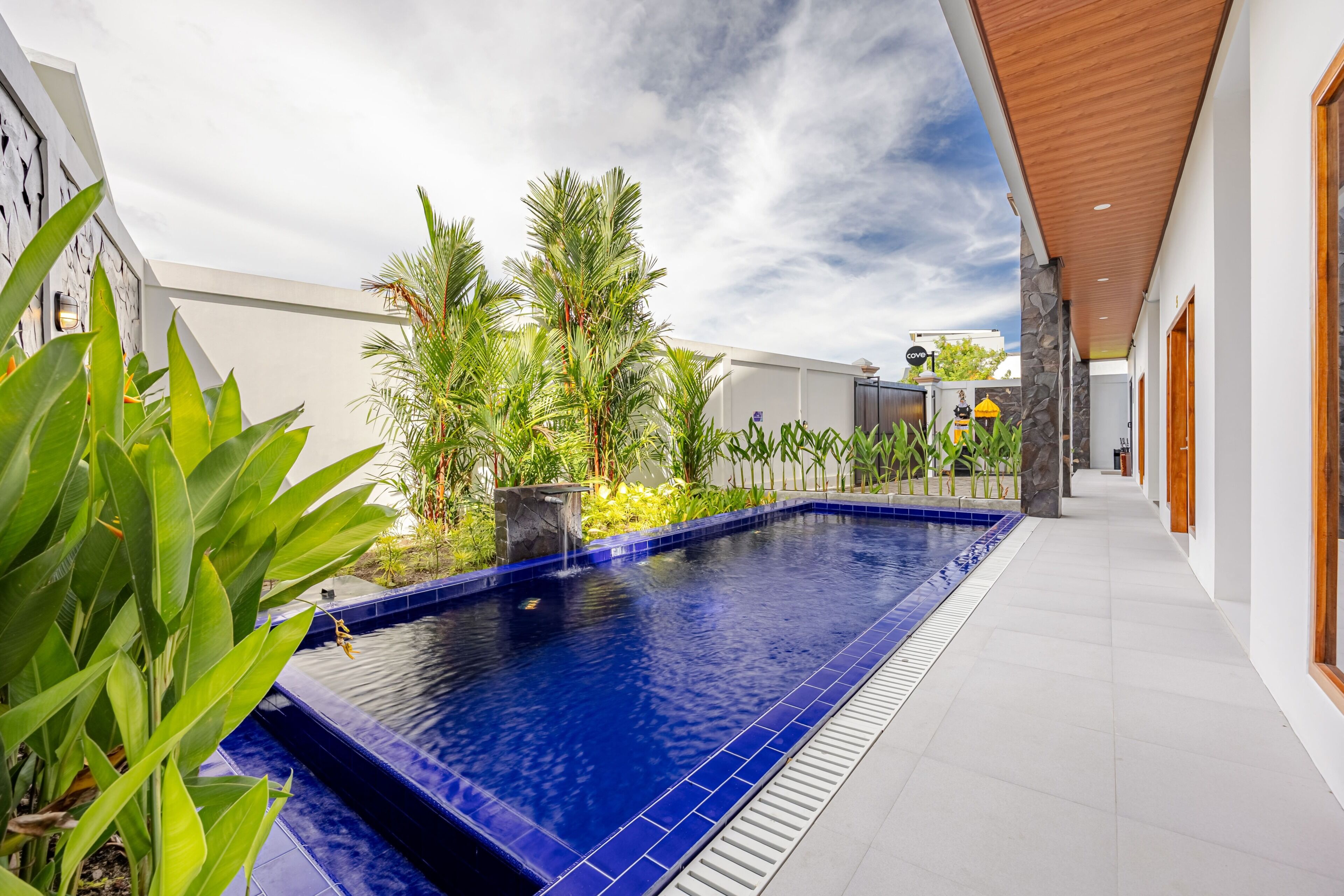 Quarto Deluxe, vista para a piscina | Vista do quarto