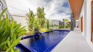 Quarto Deluxe, vista para a piscina | Vista do quarto