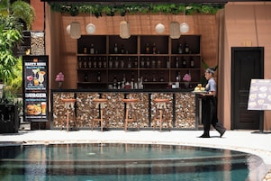 Bar junto à piscina