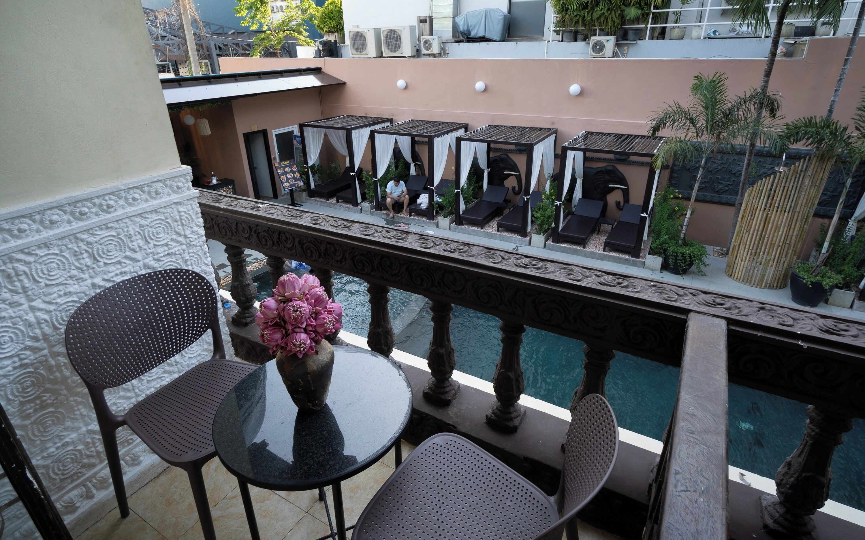 Suite Familiar, varanda, vista para a piscina | Vista da varanda