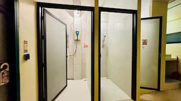 Dormitório Partilhado, apenas para homens | Casa de banho