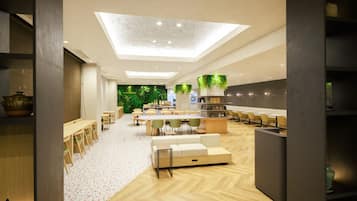 Pequeno-almoço tipo buffet diário mediante uma taxa