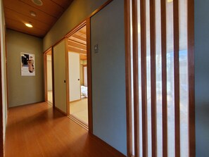 Quarto quádruplo família, para não fumantes, banheiro privativo | Parte interna