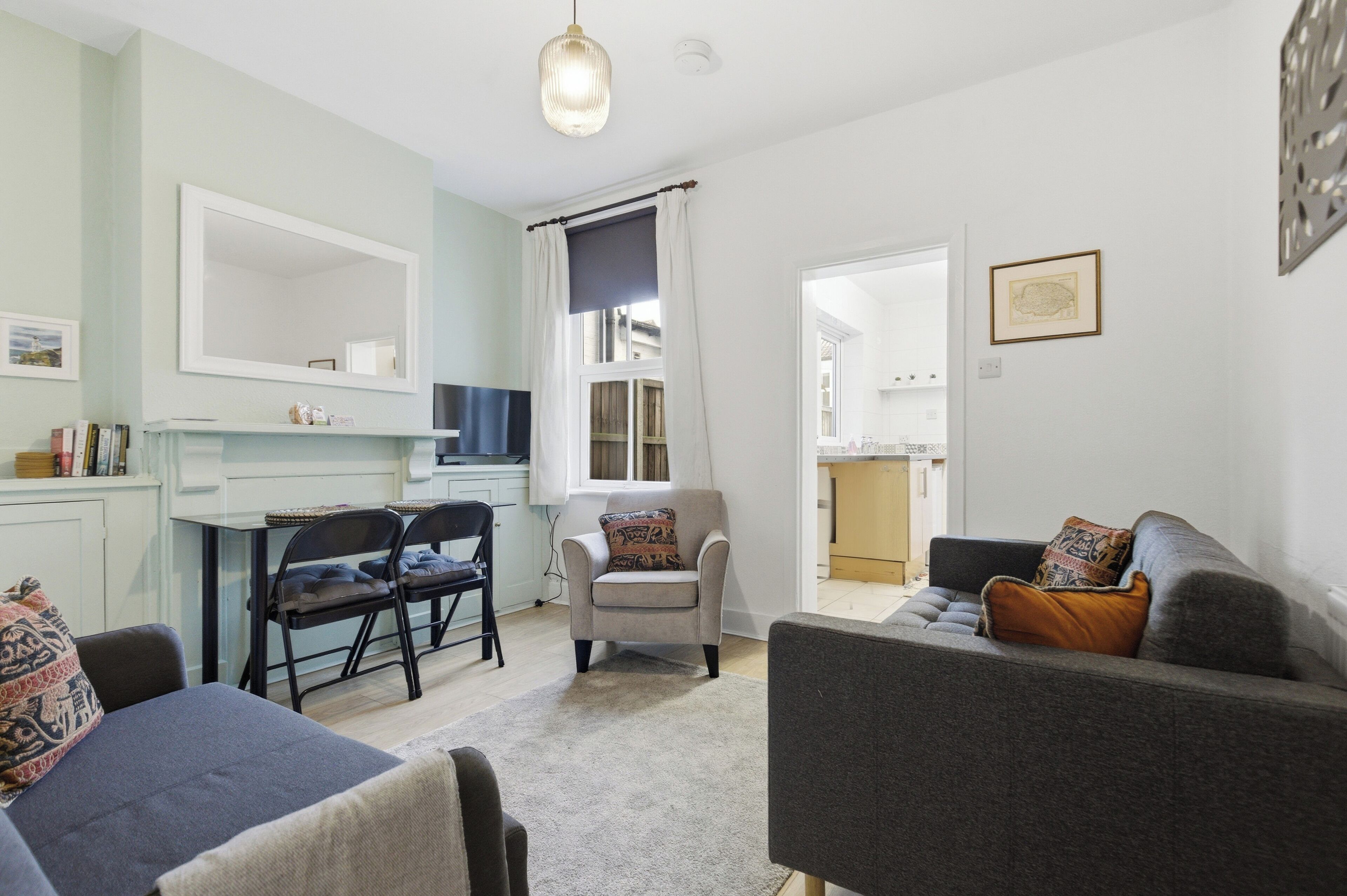 A Light-filled Georgian Terrace In Norwich's Coolest Neighbourhood. Three Bedrooms, Three Bathrooms, Fast Wifi & Desks. Great Pubs & Coffee On Your Doorstep. City Centre 15 Mins On Foot. Parking Included. Long Stay Discounts! - Norwich