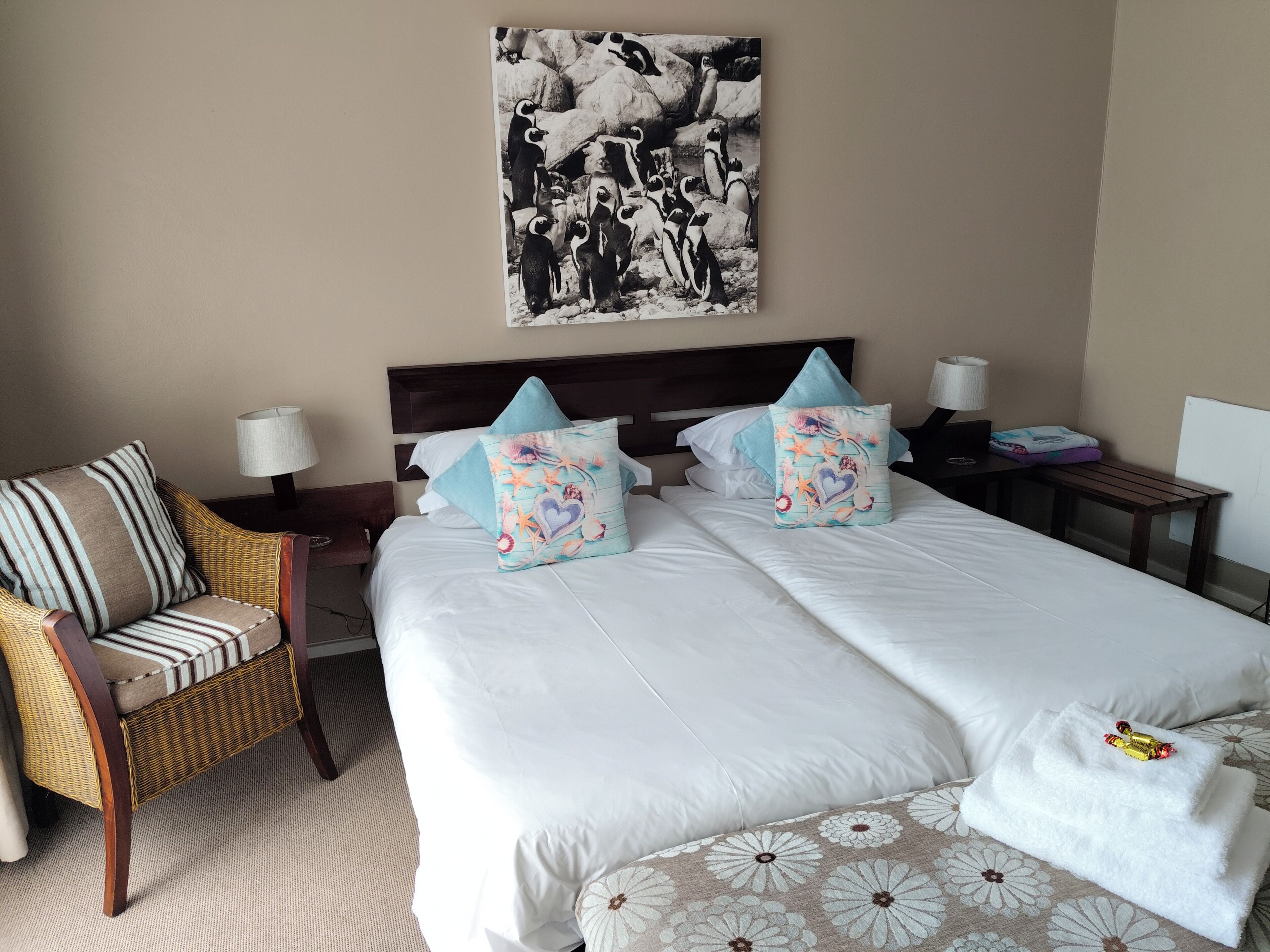 Quarto casal ou duplo conforto, vista para o pátio | Cofres nos quartos, individualmente decorados