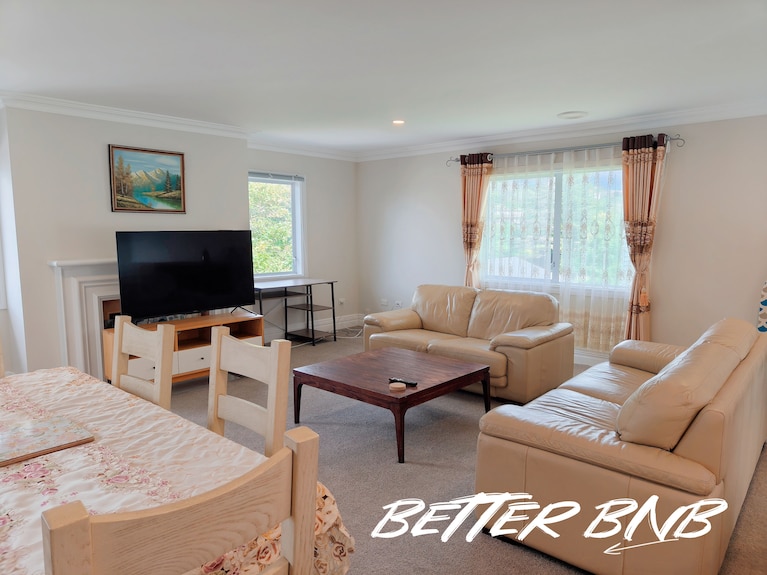 Botanic Garden Retreat | Sleeps 6 | 3 Ensuite Bedrooms - Wellington