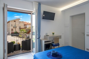 Quarto casal conforto, vista para o pátio