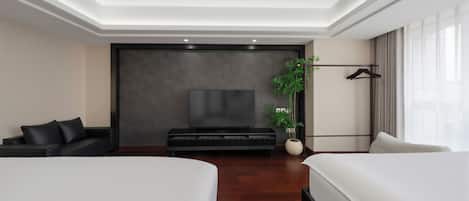 Loft superior | Escrivaninha, cortinas blackout, quartos à prova de som