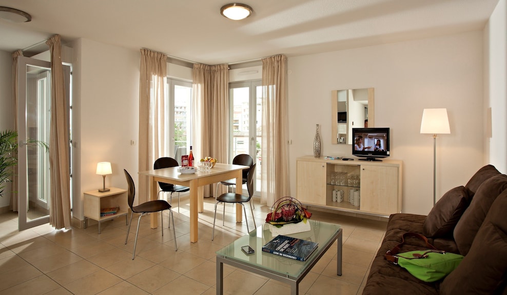 5min De La Plage! Appart Confortable | Piscine - Saint-Laurent-du-Var