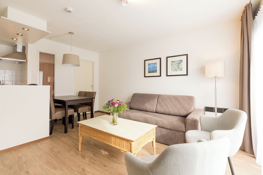 Make Your Trip More Enjoyable! 2 Relaxing Units, Indoor Pool, Pets Are Welcome! - Ameland