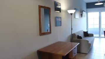 Apartamento básico, sacada, vista para o pátio | Parte interna