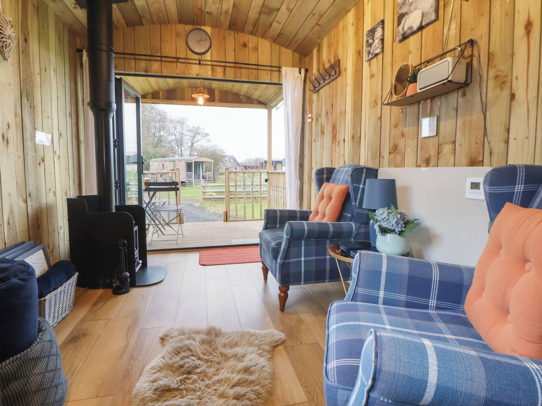 The Suffolk Hut, Pet Friendly In Lower Peover, Cheshire - Staffordshire