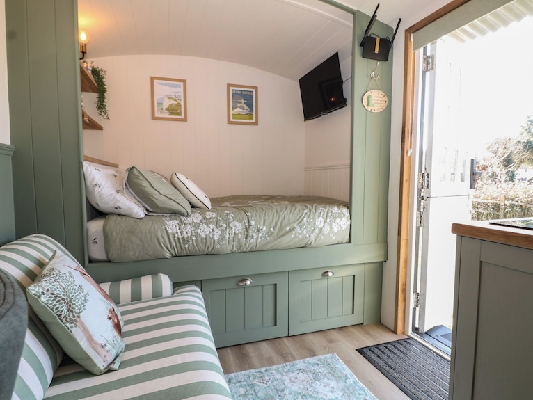 Salthaven Shepherds Hut, Pet Friendly, With A Garden In Pevensey Bay - Eastbourne