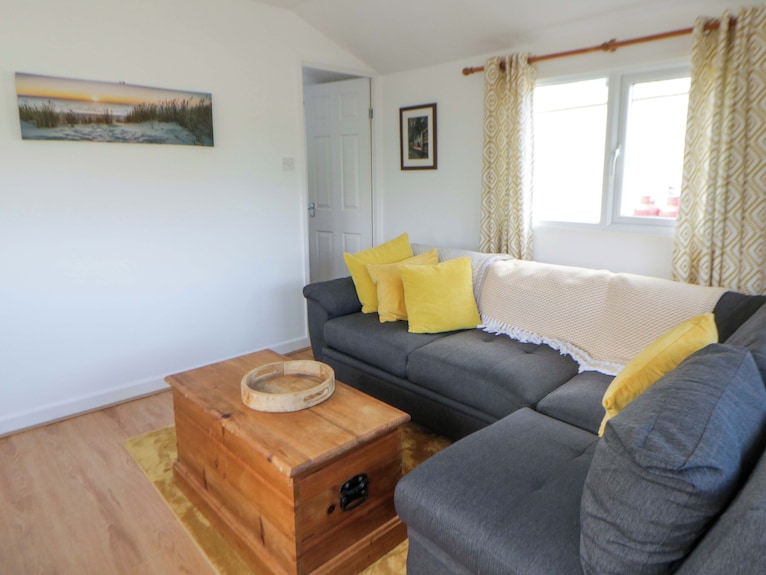 The Cosy Den, Pet Friendly, Country Holiday Cottage In Aberystwyth - 亞伯