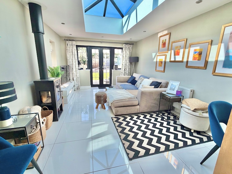 Modern Luxury Home - Hot Tub - 3 King Bedrooms - Free Parking - Close To Beaches - Sandbanks