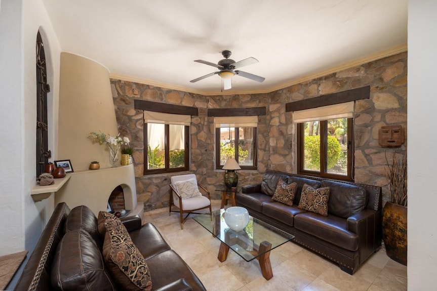 4 Bedroom Home With A Pool And 1 Block To The Sea Of Cortez - Loreto