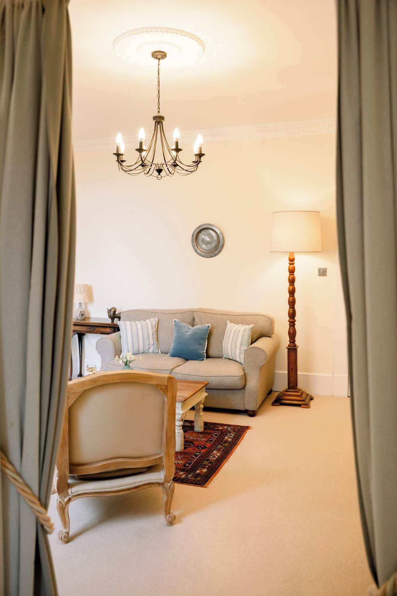 Converted Apartment W/moray Feu Garden View - Edinburgh, UK