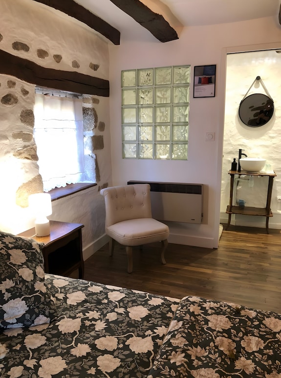 Guest Room La Rustique With Shared Terrace, Garden, And Wi-fi - Creuse