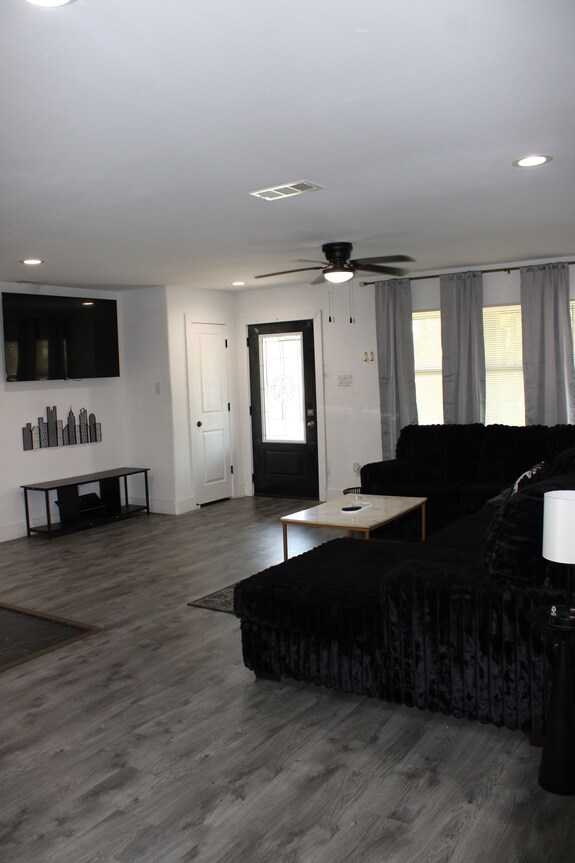 Up Up And Stayyyyy At This 3 Bdrm Contemporary Home - Bishop Arts District - Dallas