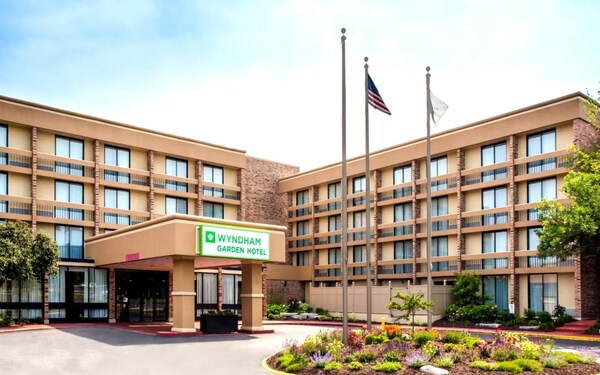 Baymont By Wyndham Schaumburg Chicago Northwest - Schaumburg, IL