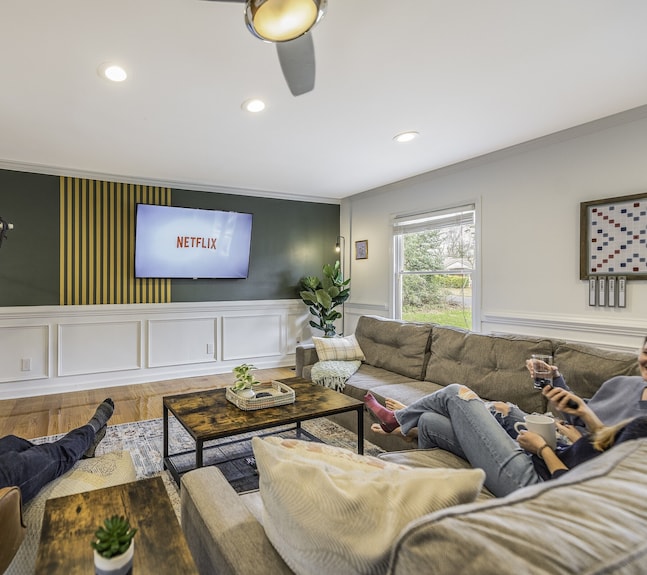 Cozy, Life Size Games, Coffee Station, Rain Shower, Close To Downtown! - Raleigh