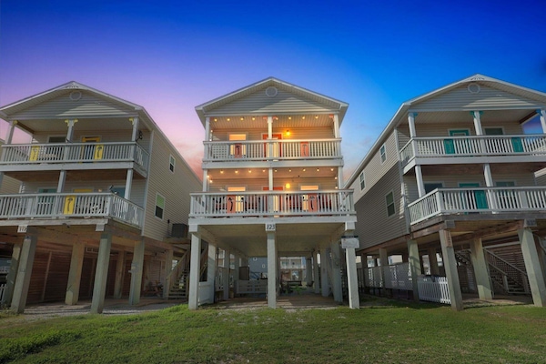 Coastal Oasis In Surfside Beach 3 Bedroom Home - Lake Jackson, TX