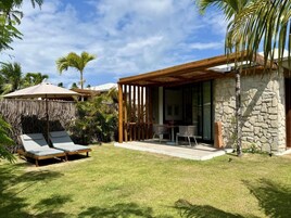 Bungalow de Luxo, lanai (alpendre havaiano), vista para o jardim | Terraço/pátio interior